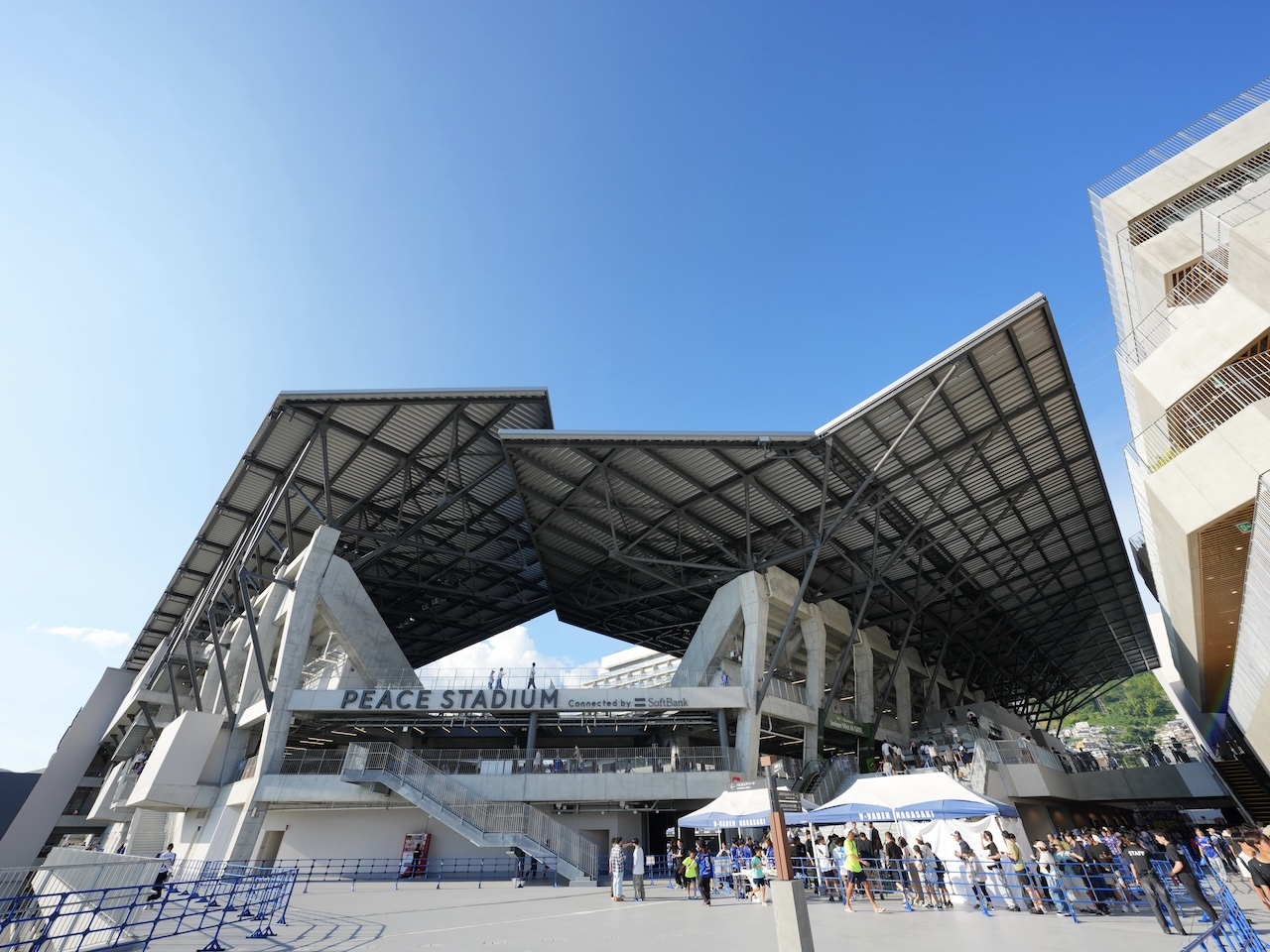 J1昇格狙う長崎が3連勝! 江川湧清の後半AT劇的ヘッドで山口を下す（ゲキサカ） - Yahoo!ニュース