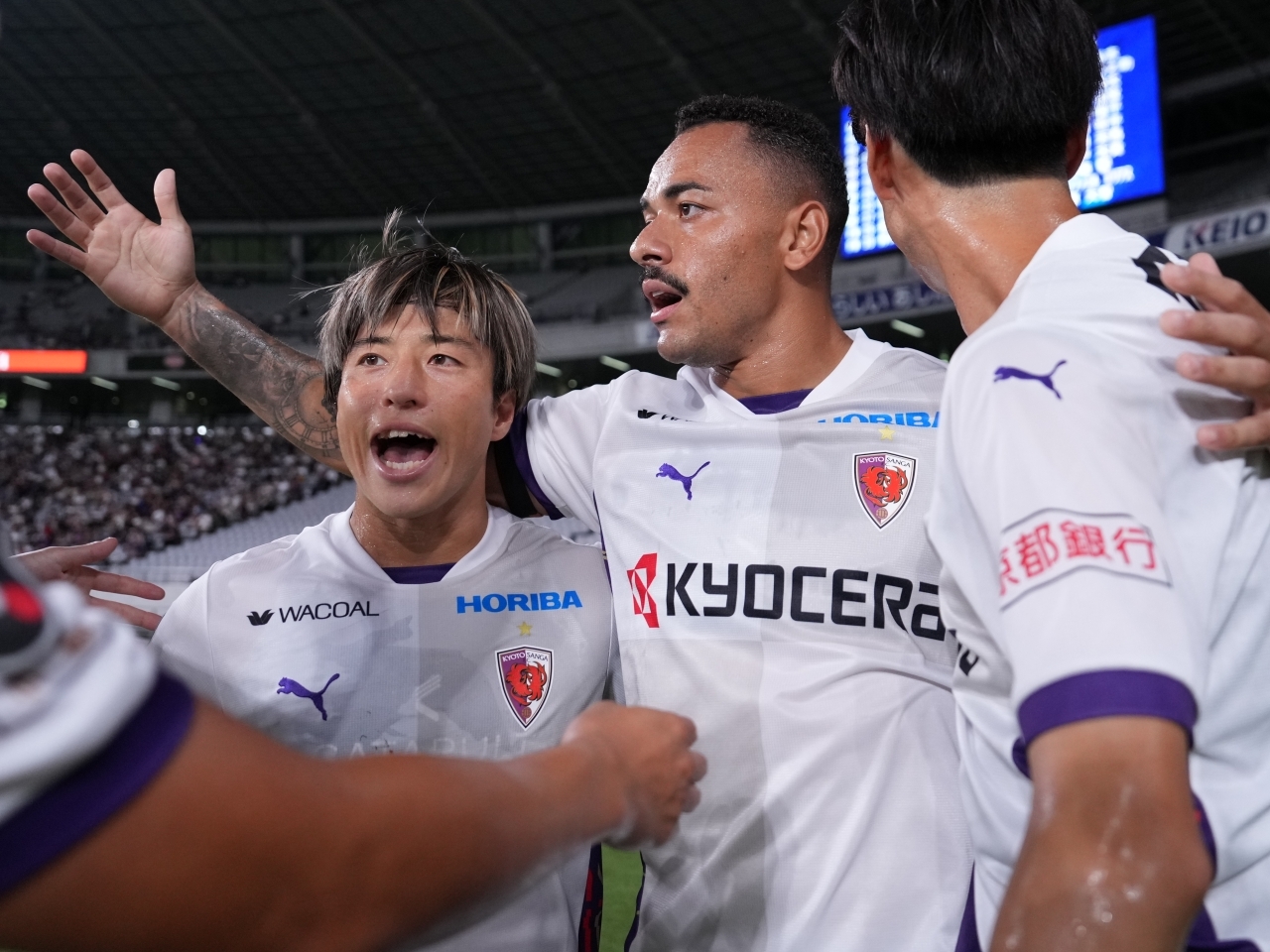 大混戦J1は京都が首位に再浮上!! エリアスのハットトリックに屈したFC東京、大学生デビューFW小湊絆らが猛攻も及ばず（ゲキサカ） - Yahoo!ニュース