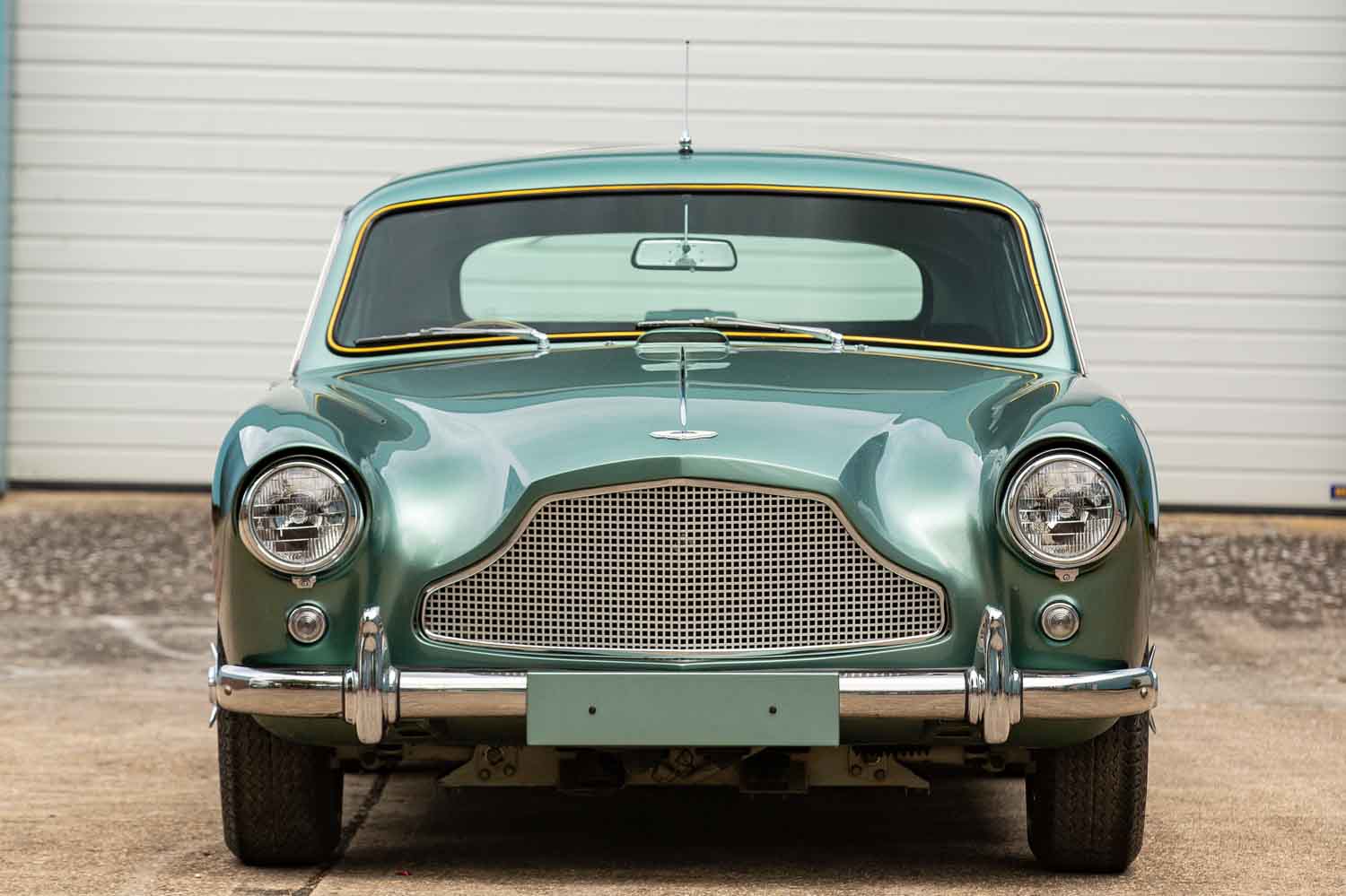 廃棄処分されずにオークションに現れた約70年前のアストンマーティン「DB4」プロトタイプ（Auto Messe Web） - Yahoo!ニュース