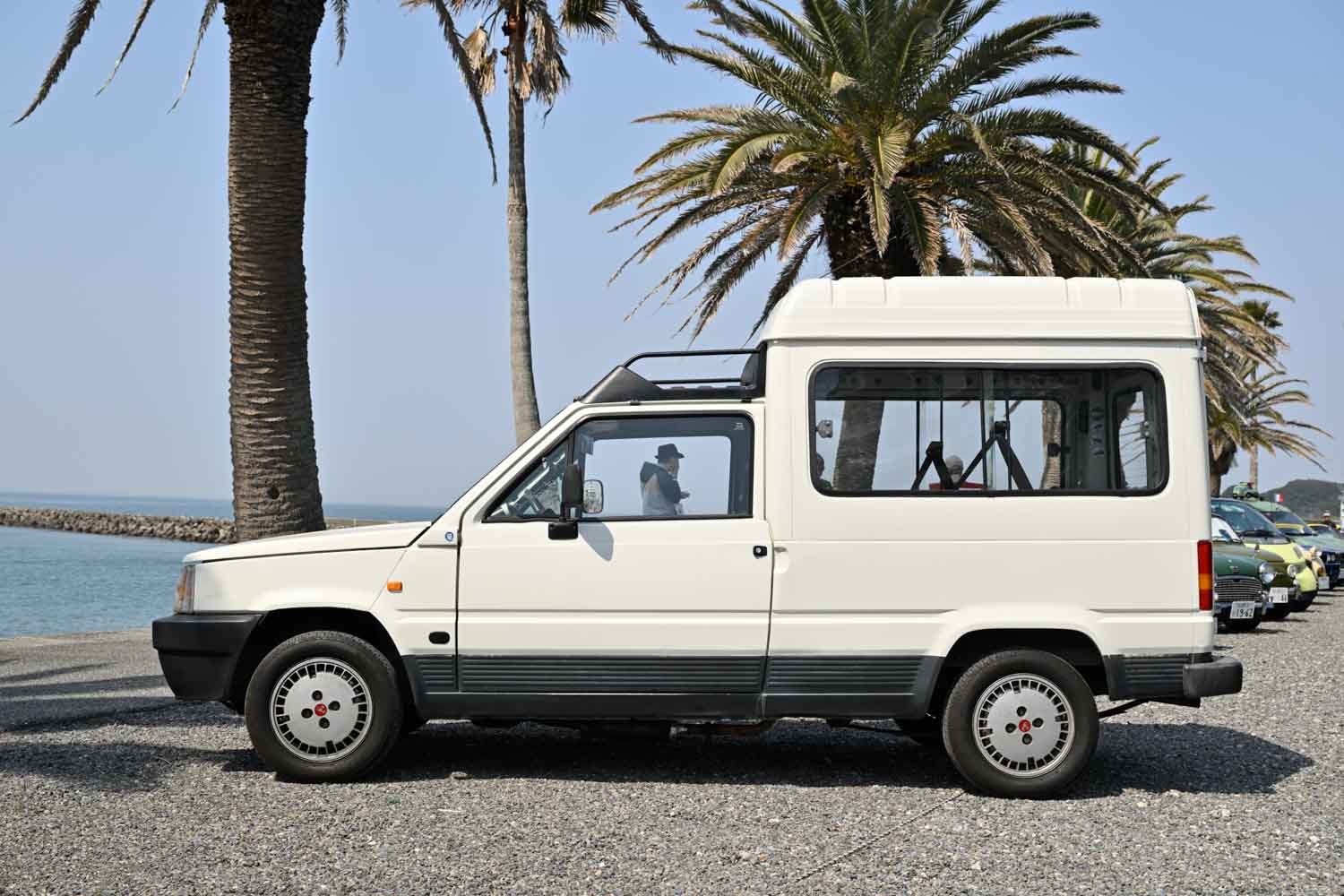 顔はフィアットパンダで身体はトールな商用バン!? じつはスペイン製のOEM車（Auto Messe Web） - Yahoo!ニュース