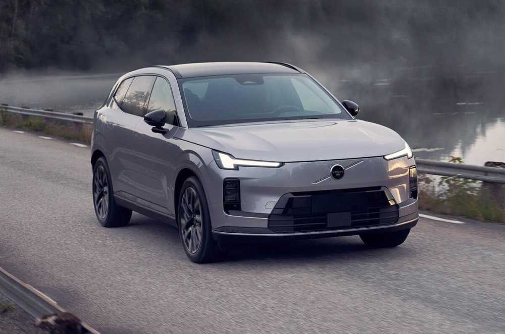 ボルボ新型『XC70』 全長4.8m、電気だけで200km走るハイブリッドSUVへ 急速充電にも対応（AUTOCAR JAPAN） - Yahoo!ニュース