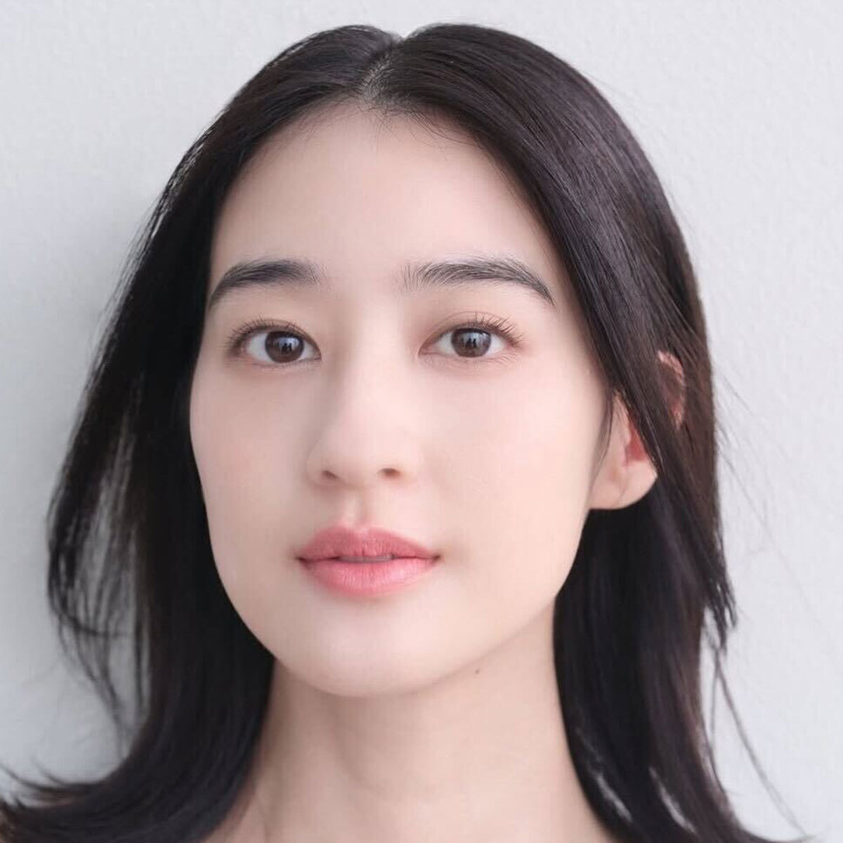 「やたら耳に残る」とSNSで話題、その反響は？ モデル美女が歌う「葬儀ブランド」CM、“ホラードラマ”の劇中歌との類似指摘の声も（SmartFLASH） - Yahoo!ニュース