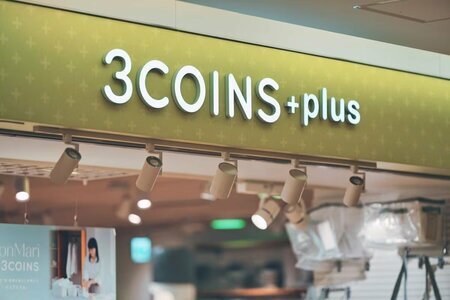 「バッグに付けてポーチの迷子解消！」3COINS「220円チェーン付きミニポーチ」「口コミ100件超で話題」（LIMO） - Yahoo!ニュース