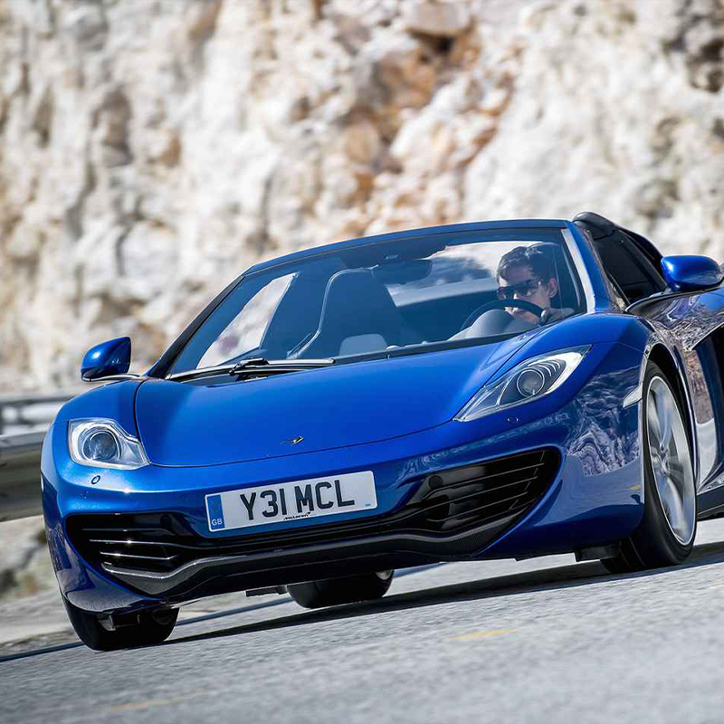 【10年ひと昔の新車】マクラーレン MP4-12Cスパイダーは、爽快に速さを楽しめるスーパースポーツカーだった（Webモーターマガジン） - Yahoo!ニュース