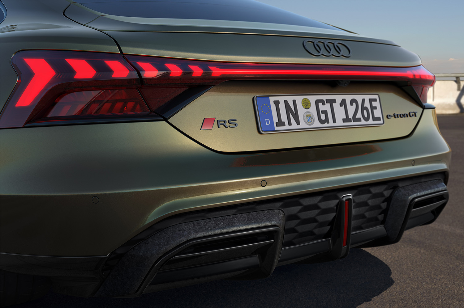 【航続距離600km超＆最大925psの怪物】限定25台の特別仕様も登場。アウディ「eトロンGT」が大幅改良…価格は1728万円から（carview！） - Yahoo!ニュース