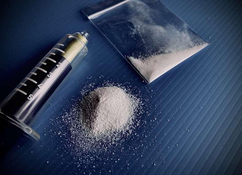 集客はテレグラム、レターパックで送ったのは違法薬物――借金返済へ密売、10カ月で計382回 被告20代男女、起訴内容認める 鹿児島地裁（南日本新聞） - Yahoo!ニュース