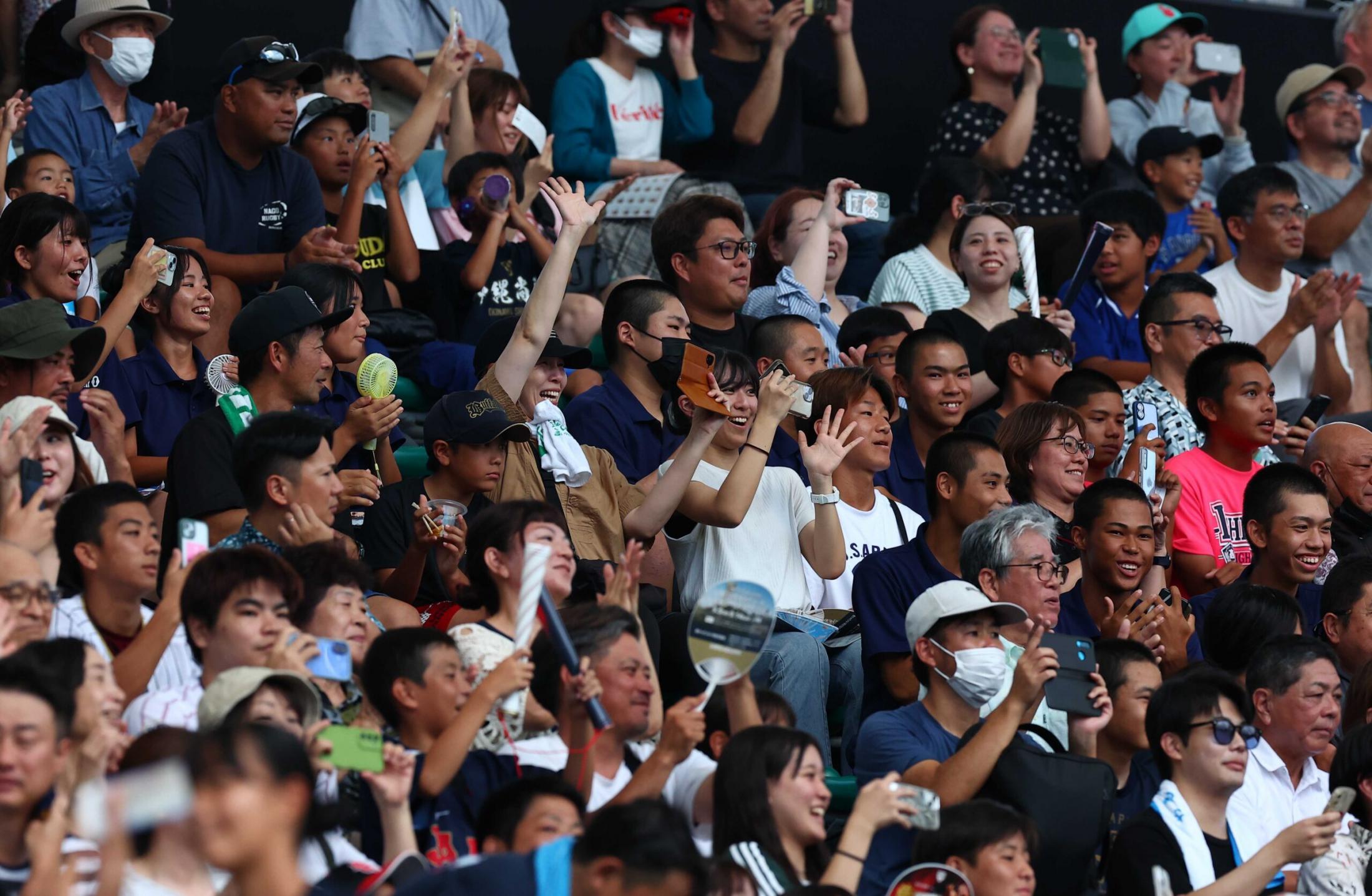 モンパチやHY♪「伝説の雨中断」 野球U18代表vs沖縄高校選抜 セルスタ包む歌と指笛（琉球新報） - Yahoo!ニュース