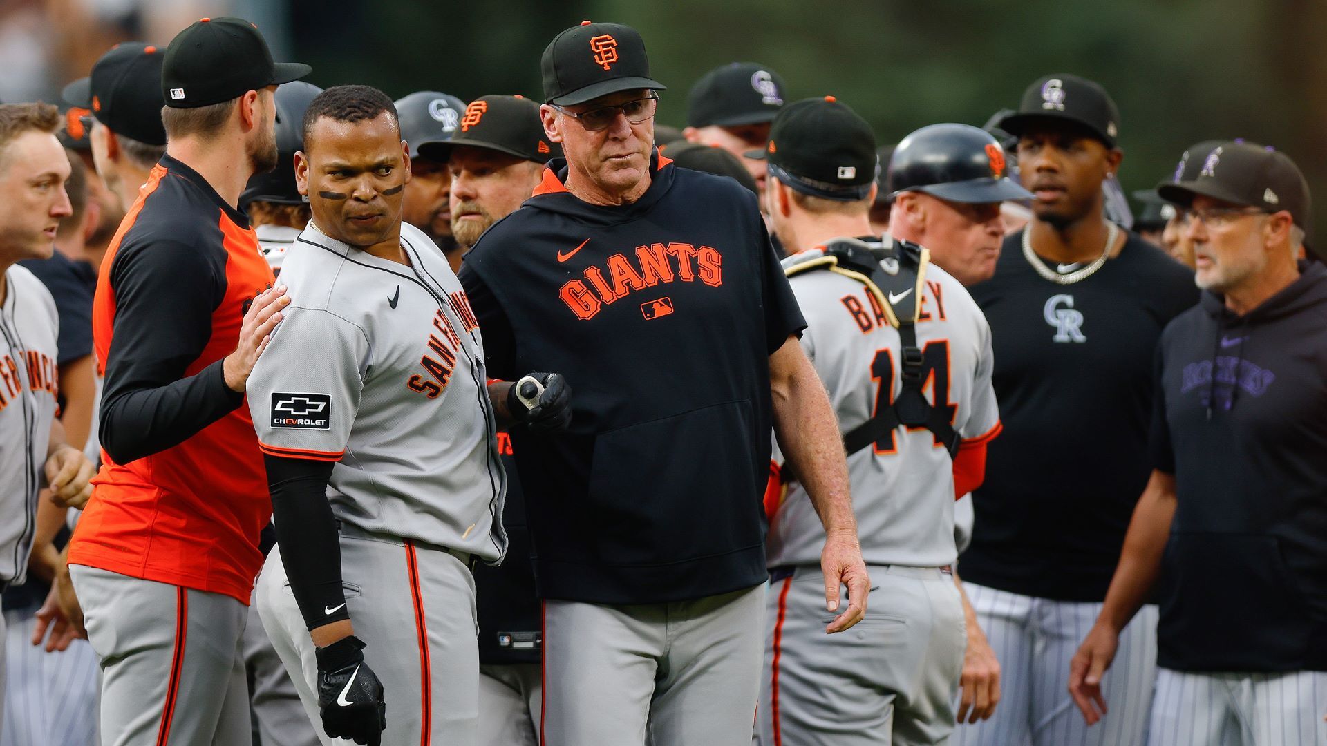 【MLB】 ジャイアンツvsロッキーズ戦で乱闘が発生 デバースの本塁打が引き金に（MLB公式日本語サイト） - Yahoo!ニュース