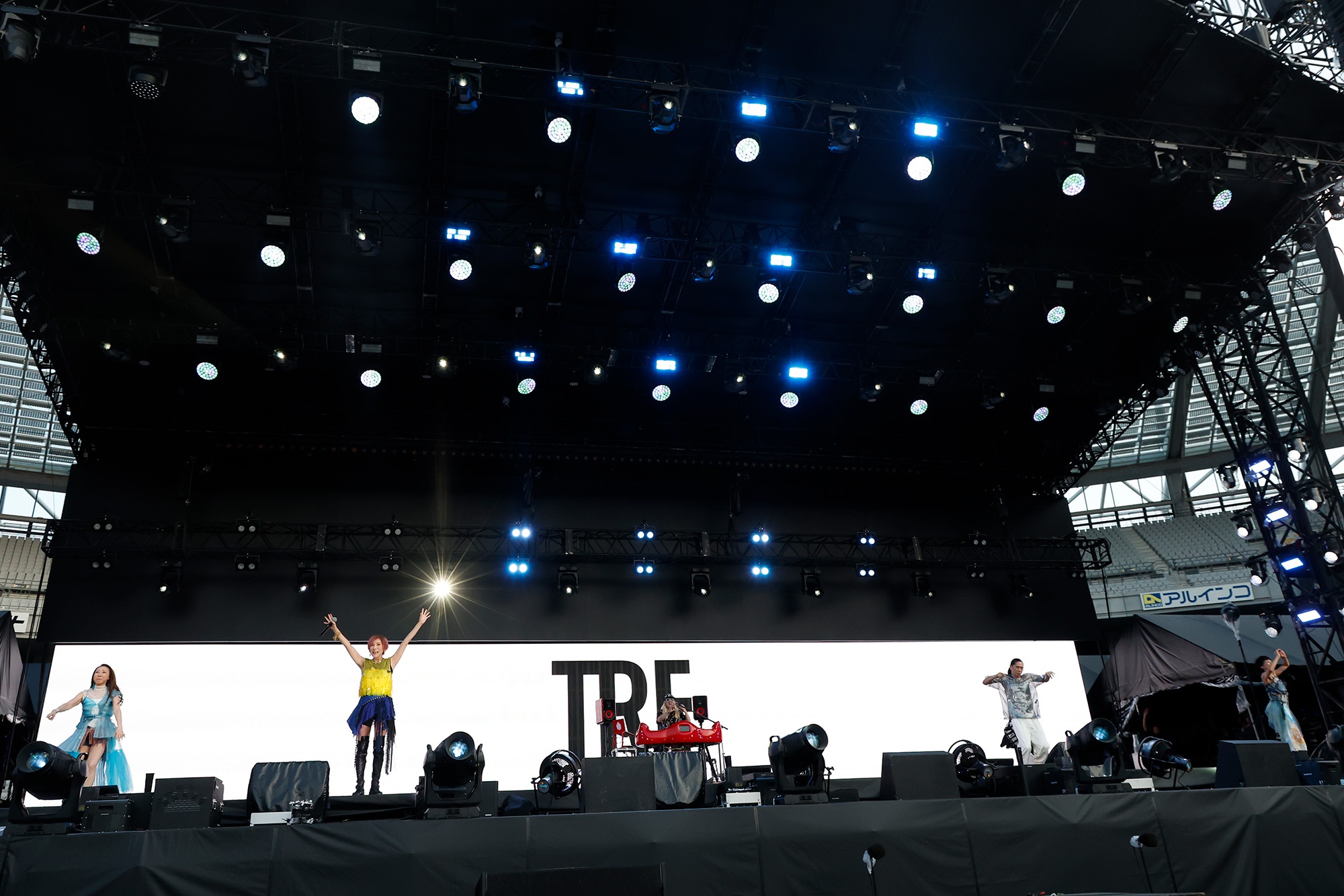 TRF、20回目出演でレジェンドの底力を見せつける＜a-nation 2025＞（WEBザテレビジョン） - Yahoo!ニュース