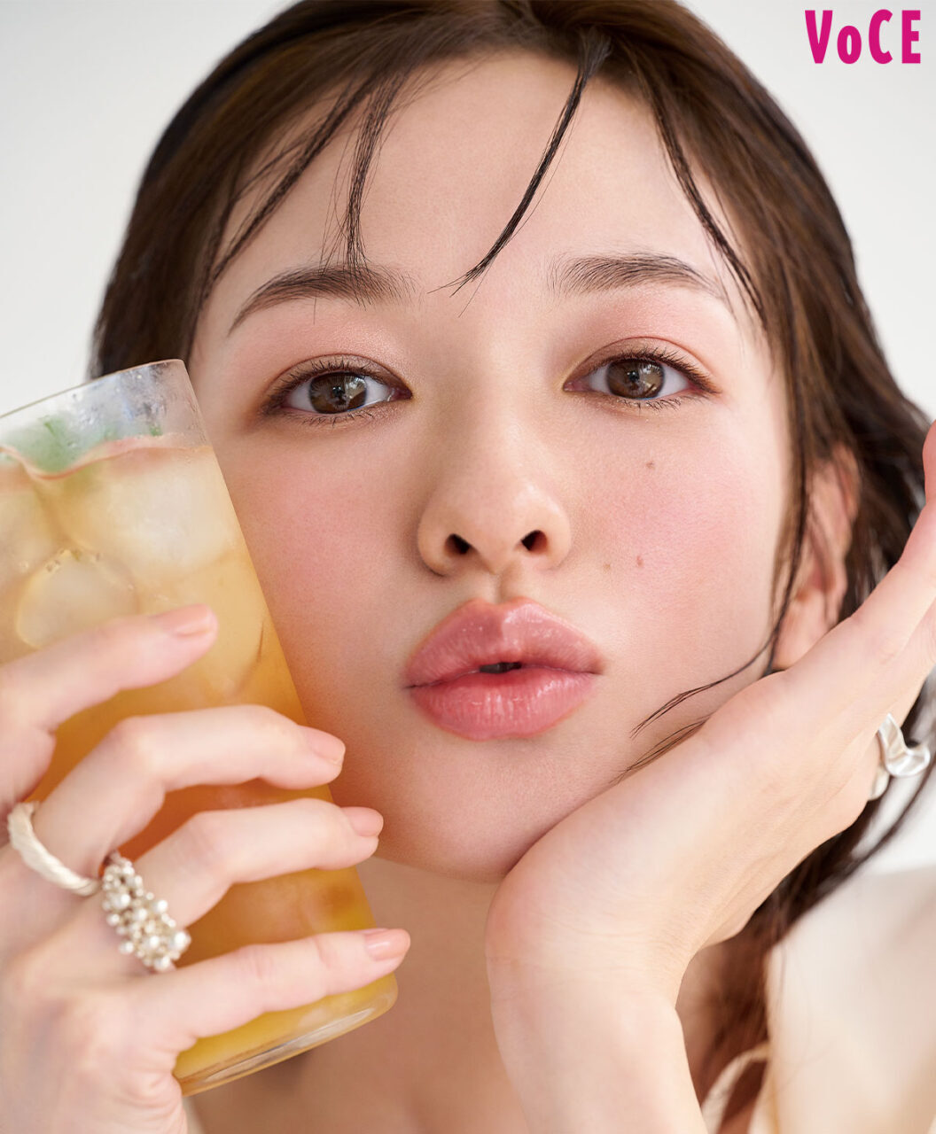 みずみずしい透明感ワントーンでつくる「ピーチティーメイク」。甘柔らか旬顔（VOCE） - Yahoo!ニュース