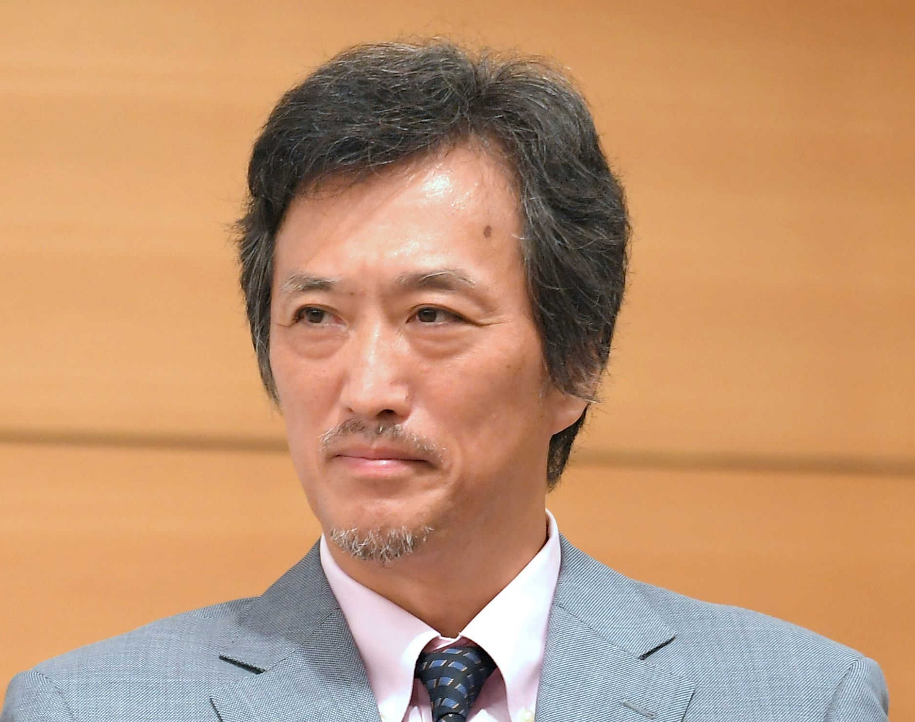 大鶴義丹 ヒグマと遭遇の恐怖 知能が高く「車のドアを開ける」「玄関も冷蔵庫も開ける」ノブコブ吉村も証言（デイリースポーツ） - Yahoo!ニュース