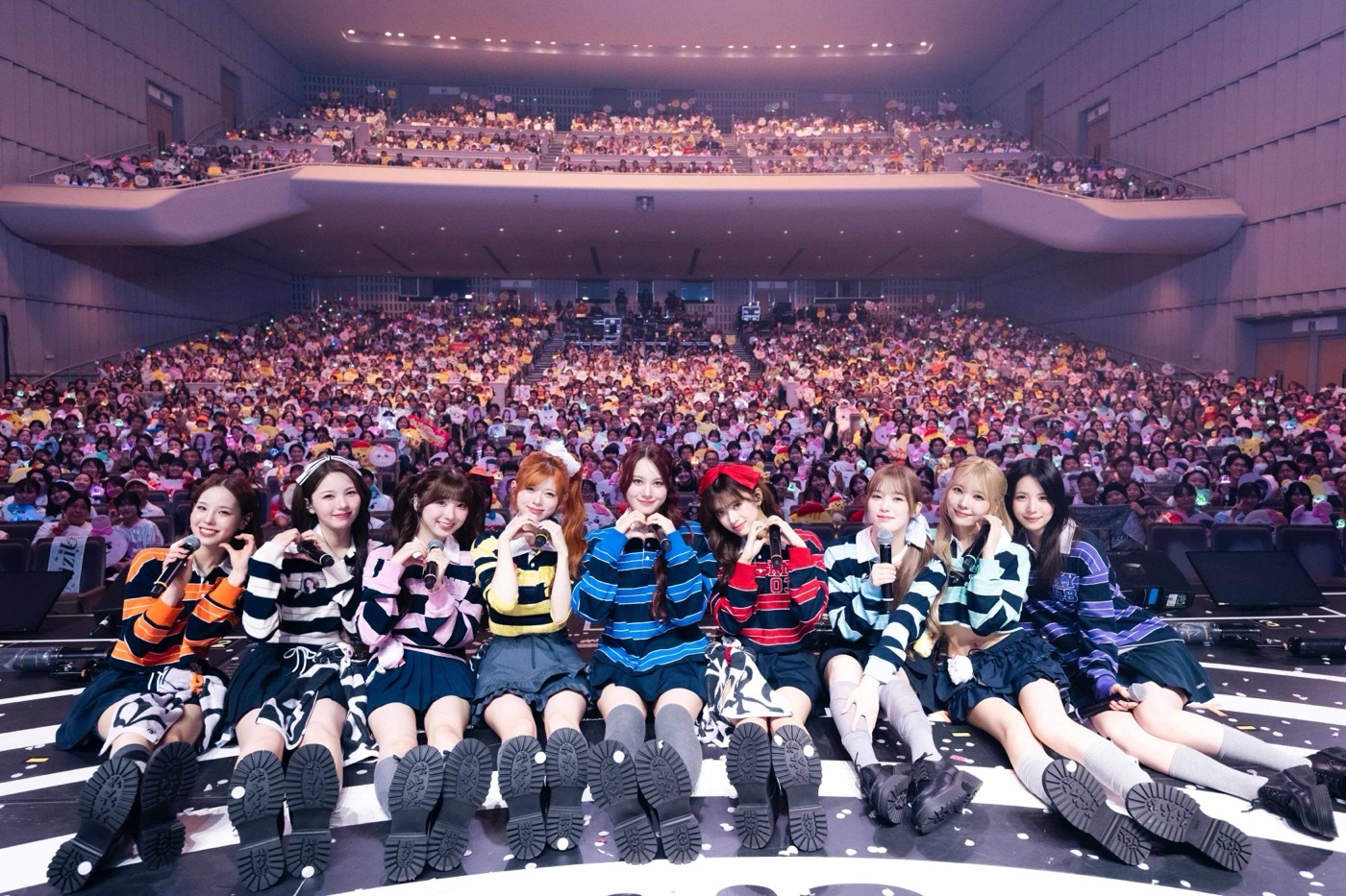 【ライブレポート】NiziU“自身最多公演数”となる初のホールツアーが開幕！ニューアルバム収録曲もいち早く披露（THE FIRST TIMES） - Yahoo!ニュース