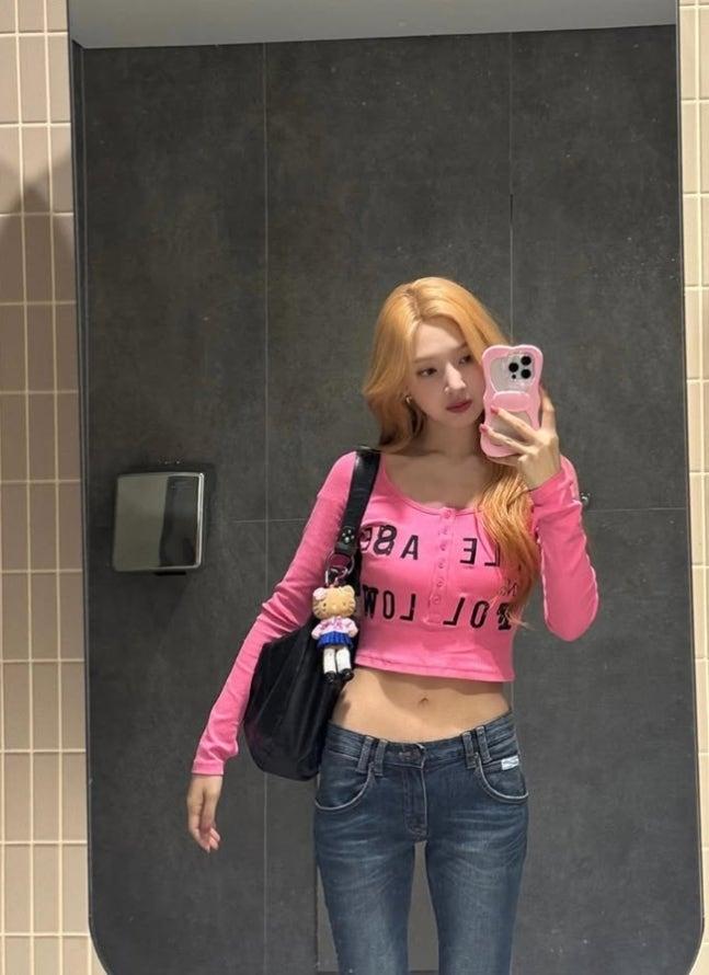Red Velvet ジョイ、バッグには日焼けキティも！金髪＆へそ出しコーデのセルフショット公開（Kstyle） - Yahoo!ニュース