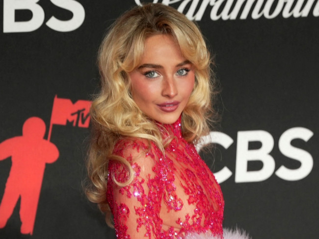 サブリナ・カーペンター、MTV VMA 2025 レッドカーペットでシースルードレス姿（クランクイン！） - Yahoo!ニュース