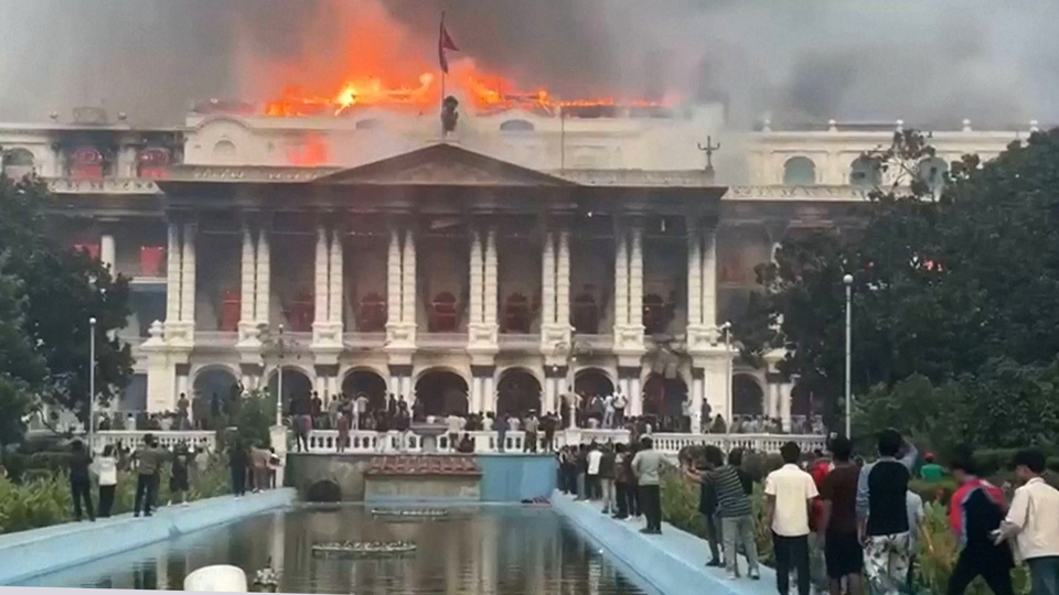 ネパール各地で抗議デモ激化 首相辞任も混乱は収まらず（AP通信） - Yahoo!ニュース