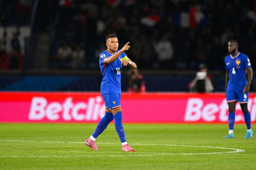 チュアメニが退場も…フランスが逃げ切りアイスランドに勝利 エンバペがPK弾含む1G1Aの活躍（サッカーキング） - Yahoo!ニュース