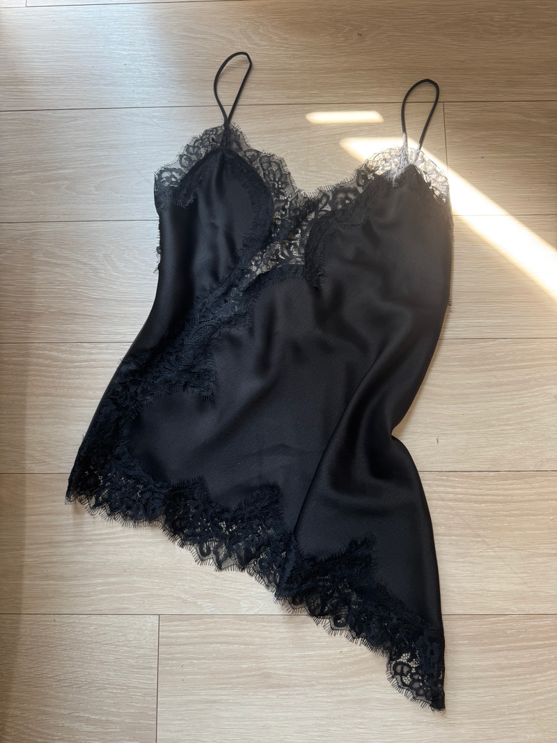 暑くて秋物が着られないけど、「ZARA」のキャミソールで、シンプルな白Tシャツを新鮮に！【スタイリスト水野利香】（webマガジン mi-mollet） - Yahoo!ニュース