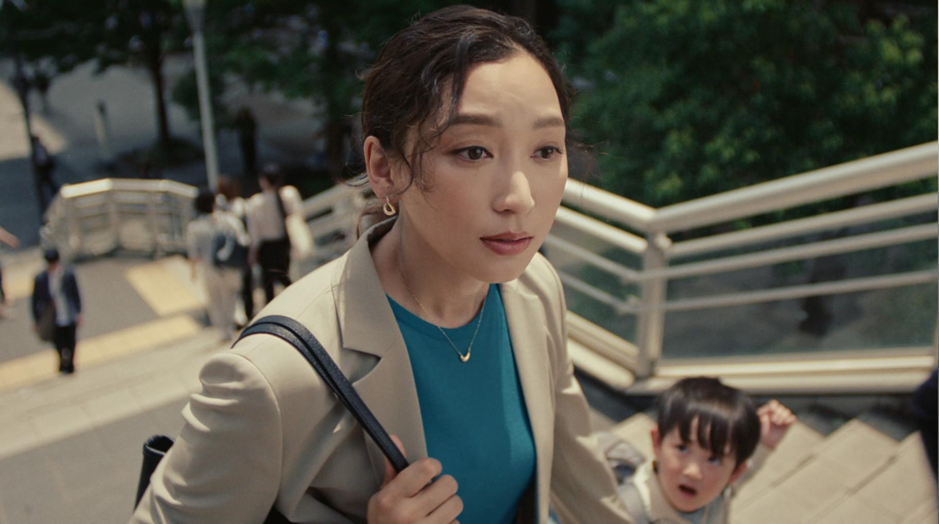 ＜杏＞スーパーパワーでタクシーも思いのまま？ 子育てに奮闘する母親の日常をコミカルに熱演 Uberのテレビ新CM（MANTANWEB） - Yahoo!ニュース