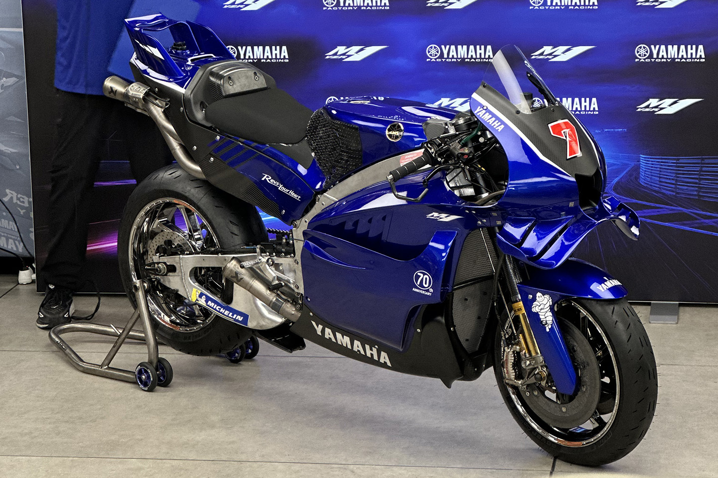 【MotoGP】ヤマハ、V4エンジン搭載の新バイクをお披露目。サンマリノGPのワイルドカードで実戦デビュー（motorsport.com 日本版） - Yahoo!ニュース