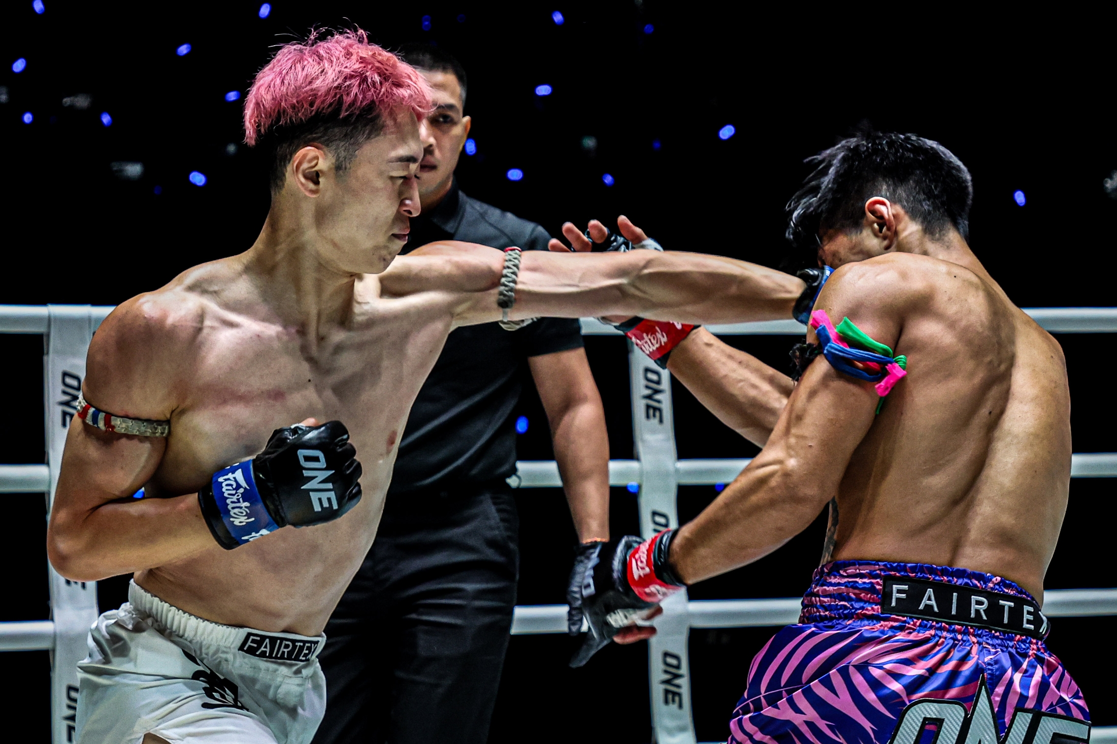 【ONE FF】古村光が持ち前の強打＆ステップワークで2RにKO勝ち、ONEで2連続KOに（ゴング格闘技） - Yahoo!ニュース