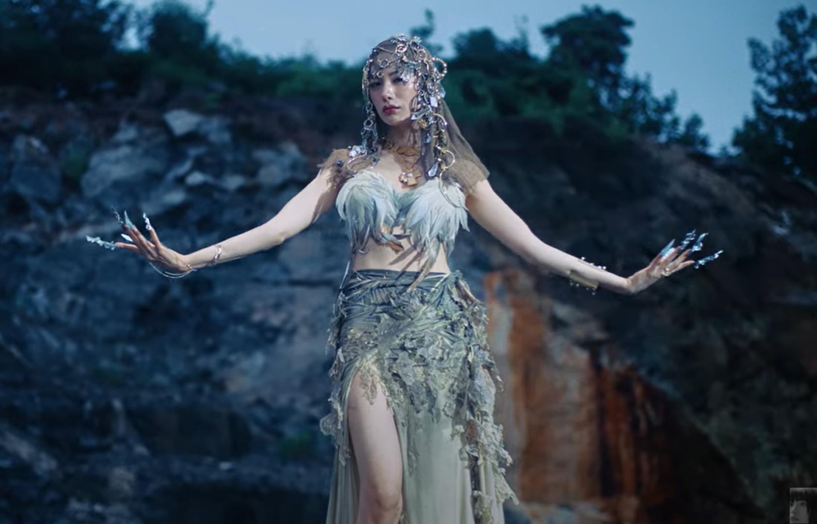 ナナ、誕生日を迎えタイトル曲「GOD」MV公開…魅惑的で強烈なムード（Kstyle） - Yahoo!ニュース