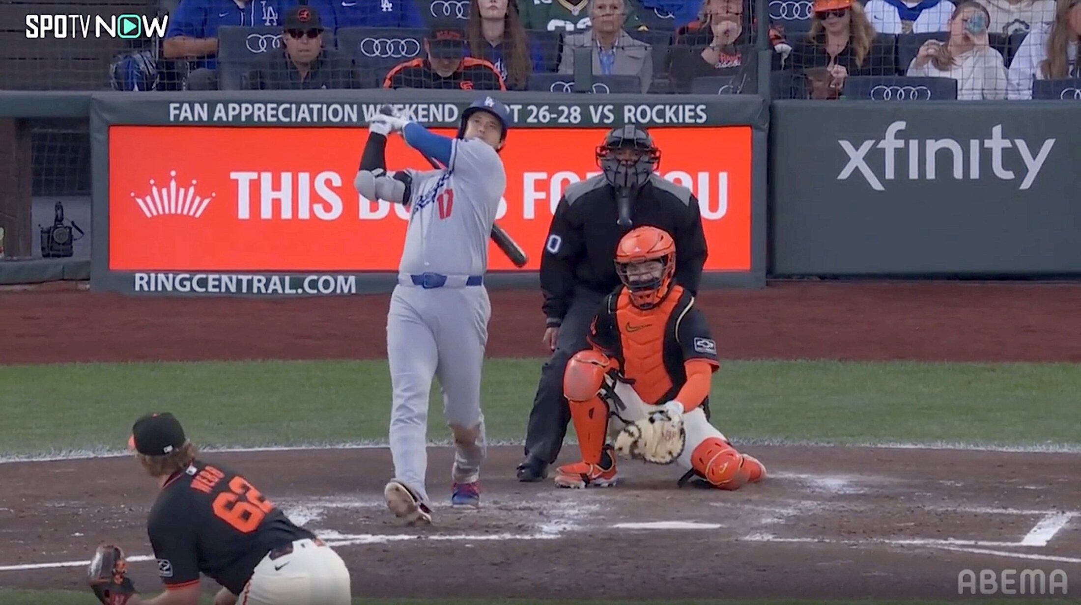 特大弾に仁王立ち！ 大谷翔平、今季最長138mアーチは打った瞬間に本人も“確信” 打球を見上げる圧巻の姿（ABEMA TIMES） - Yahoo!ニュース