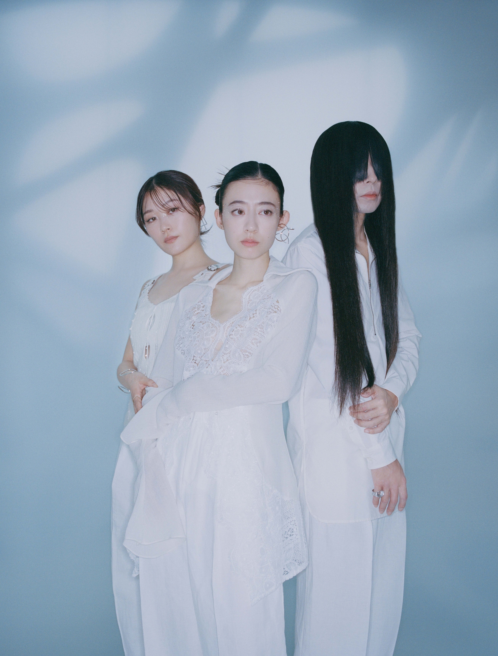 羊文学が10月発売のニューアルバムから「doll」先行配信、限定BOXのパッケージデザインも公開（Bezzy） - Yahoo!ニュース