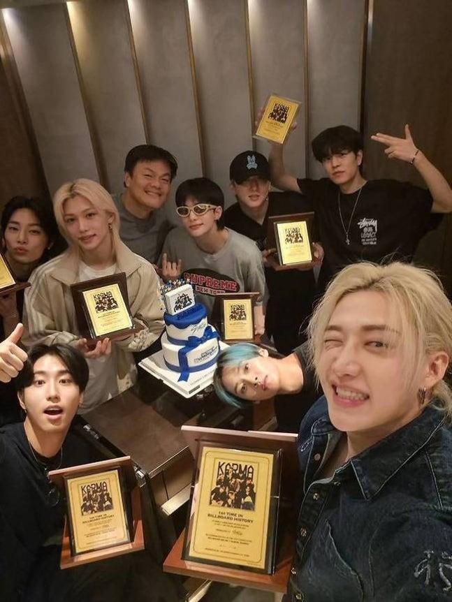 パク・ジニョン、Stray Kidsに約1000万円相当の“金の盾”をプレゼント！（Kstyle） - Yahoo!ニュース