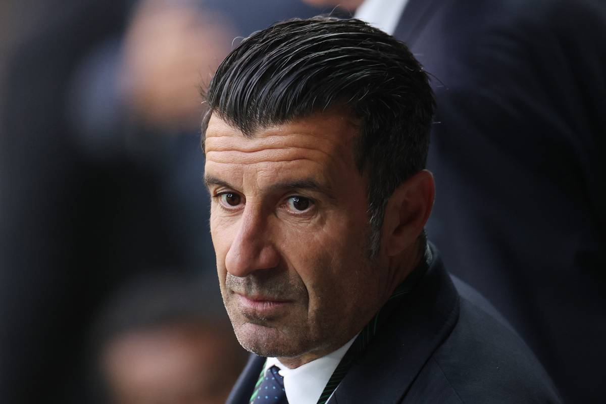 “逆をつく”ドリブルは健在！ 52歳、ルイス・フィーゴのゴールが凄い！ 華麗に交わして決めた圧巻の得点（フットボールチャンネル） - Yahoo!ニュース