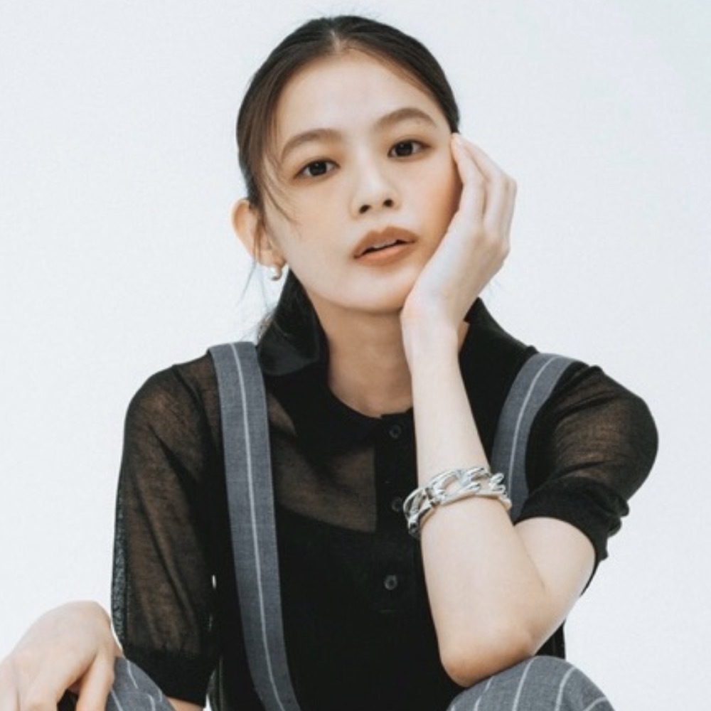 「GAP」の黒ニットポロでつくる、秋のマニッシュ×甘辛コーデって？｜CLASSY.（magacol） - Yahoo!ニュース