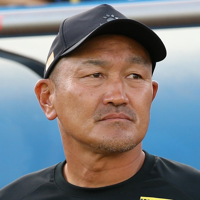 「戻れなくて本当に申し訳ない」パワハラ疑惑のJ3高知・秋田豊監督がSNS更新。選手へのメッセージも「短い間でしたがありがとうございました」（SOCCER DIGEST Web） - Yahoo ...
