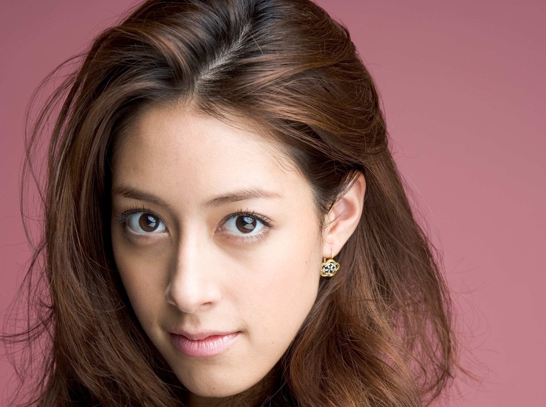 森泉 観葉植物「ビカクシダ」が占領する自宅を披露！その存在感に「圧巻」「かっこいい」「手入れが整ってる証拠」とSNS驚き（LIMO） - Yahoo!ニュース