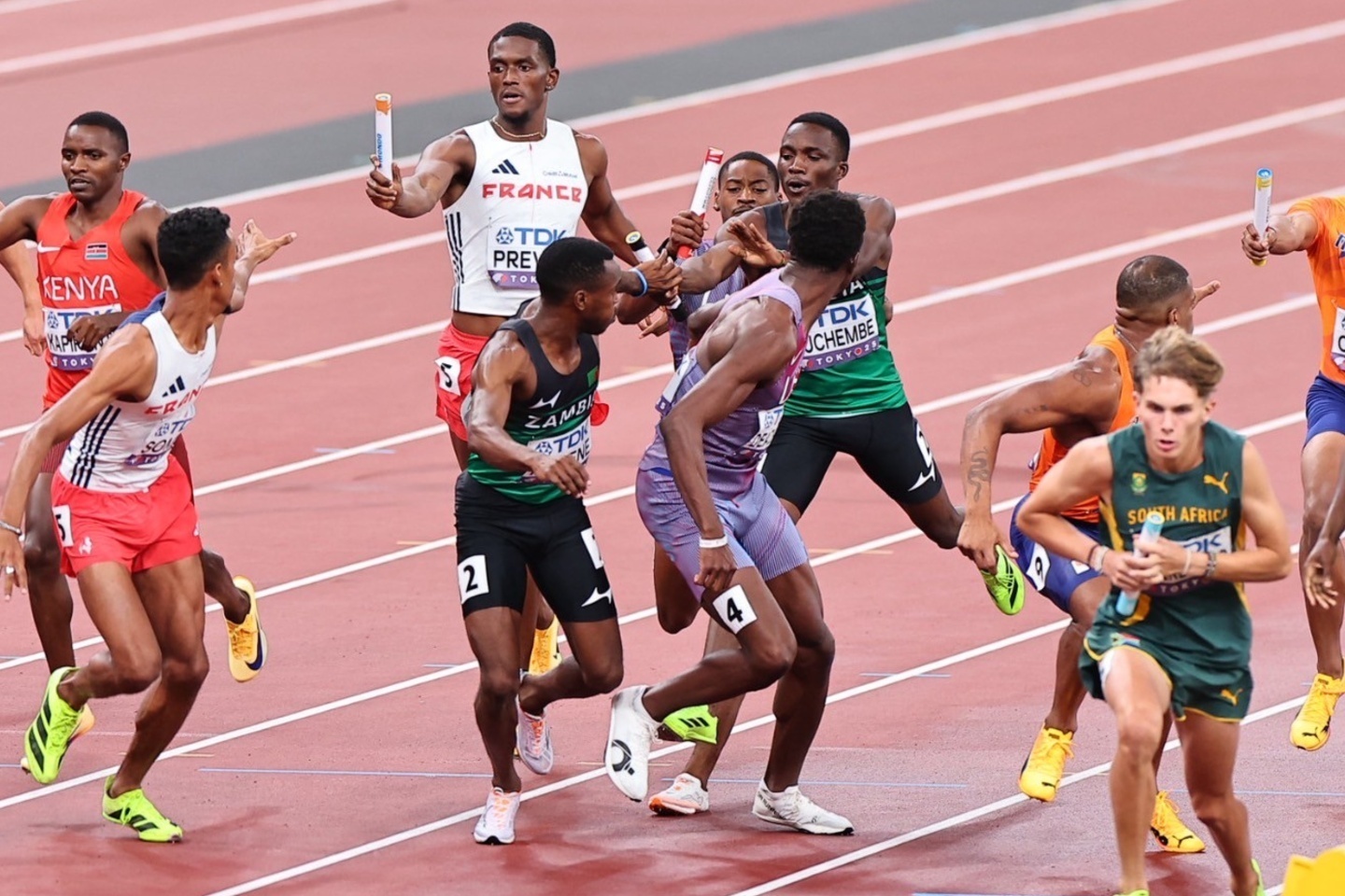 男子リレー、まさかの“救済レース”を午前に実施 4×100mで南アフリカ、4×400mは米国vsケニアの一騎打ち 異例中の異例【世界陸上】（THE DIGEST） - Yahoo!ニュース