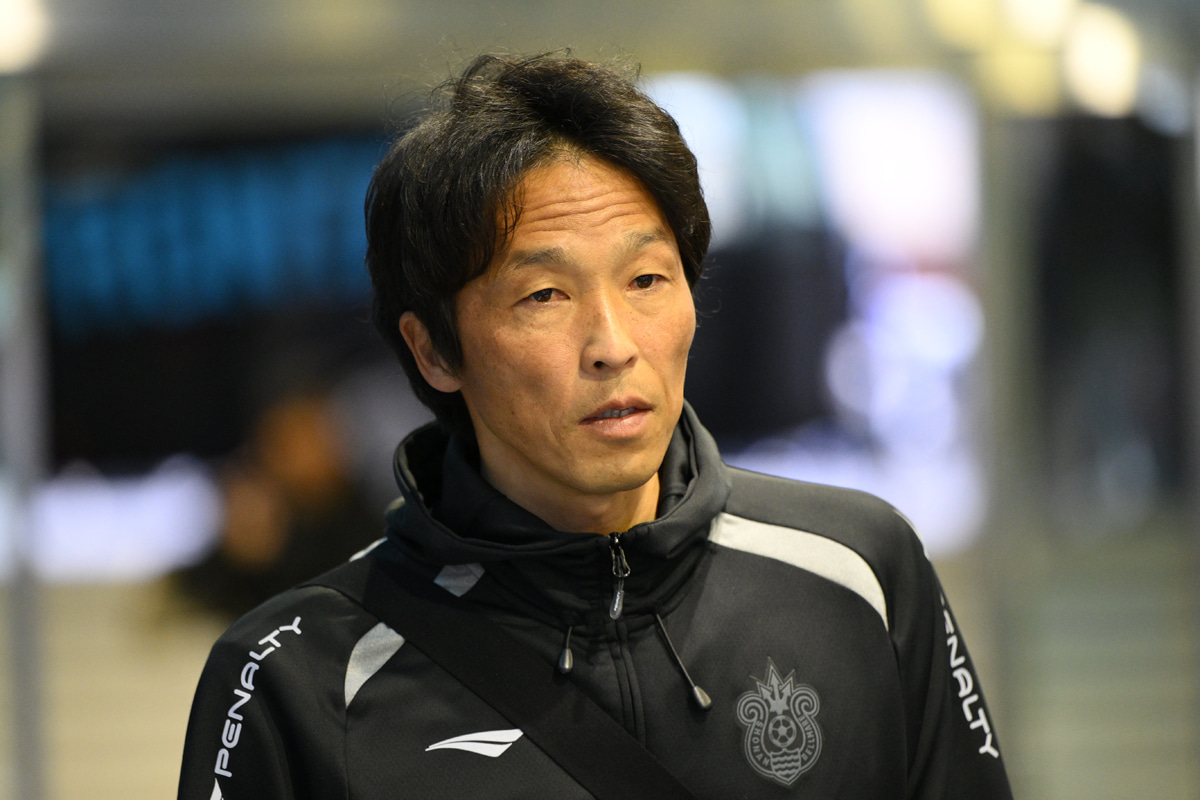 誹謗中傷を「跳ね返すくらい」。降格圏の湘南ベルマーレ「2年前とは状況も違う」。山口智監督「自分が率先してやらないと」（フットボールチャンネル） - Yahoo!ニュース