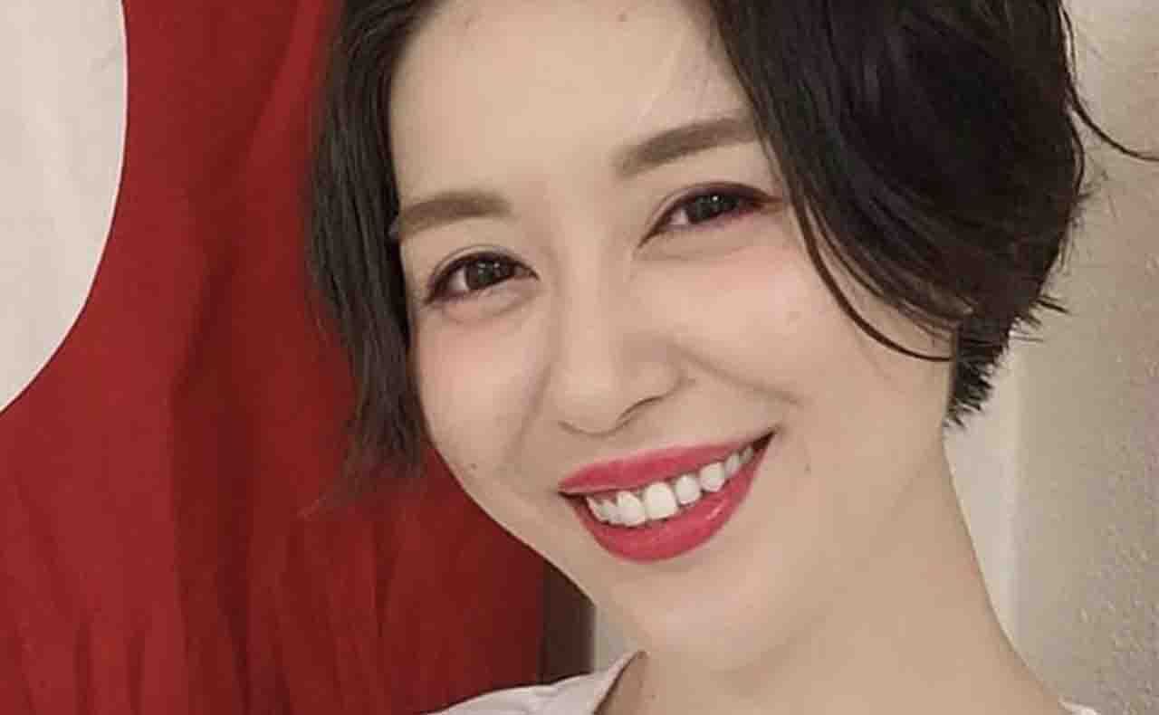 《交際半年のスピード婚》吉本新喜劇のマドンナ 後輩のアキナ・山名と結ばれたきっかけは「大物芸人」のひと言だった（CHANTO WEB） - Yahoo!ニュース