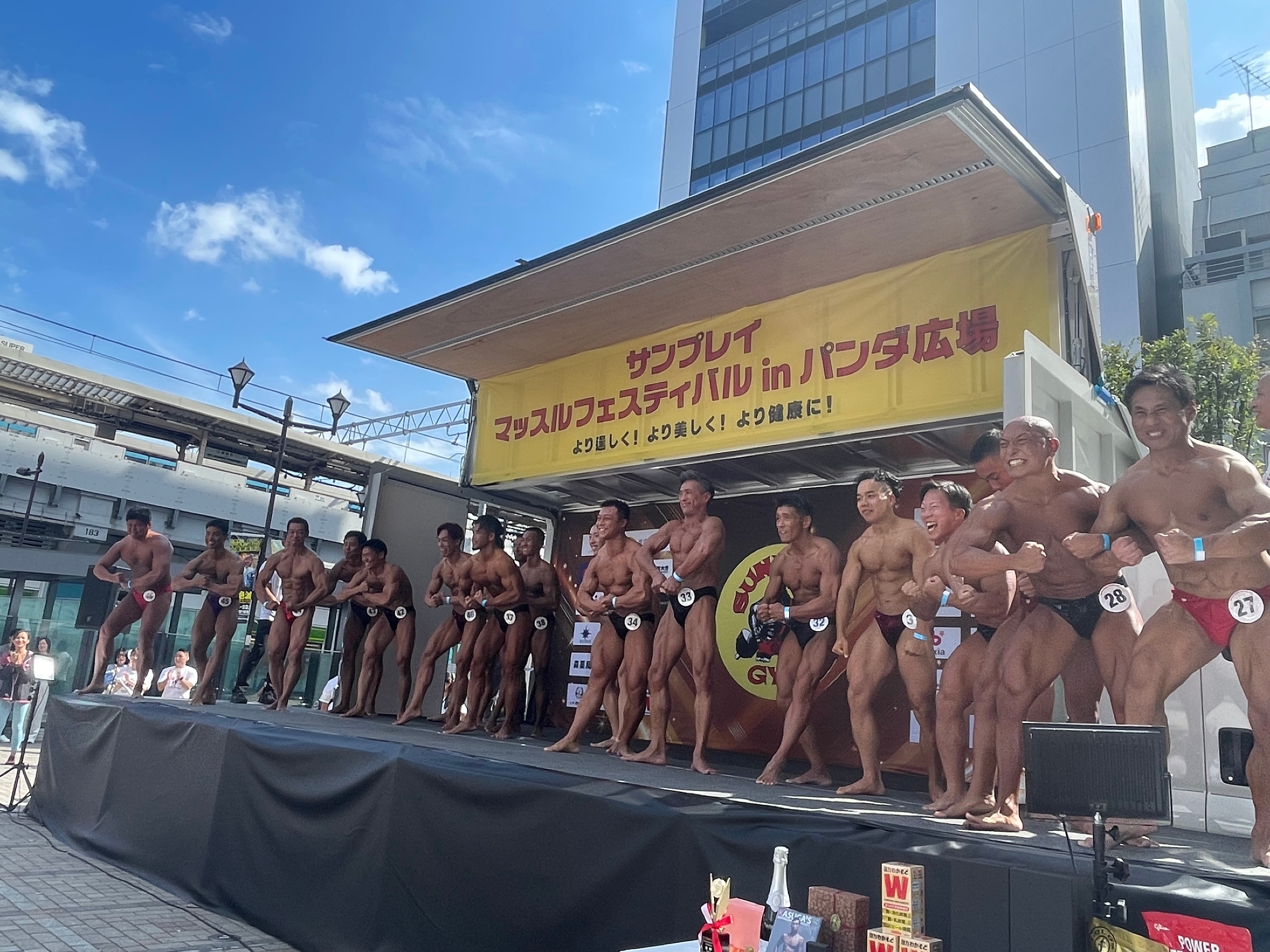 東京・御徒町「駅前」で筋肉の祭典 サンプレイマッスルフェスティバル開催（FITNESS LOVE） - Yahoo!ニュース