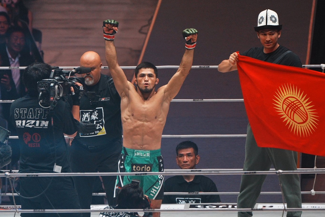 【RIZIN】シェイドゥラエフが33秒でTKO勝ち初防衛、圧倒的強さ見せつける（ゴング格闘技） - Yahoo!ニュース