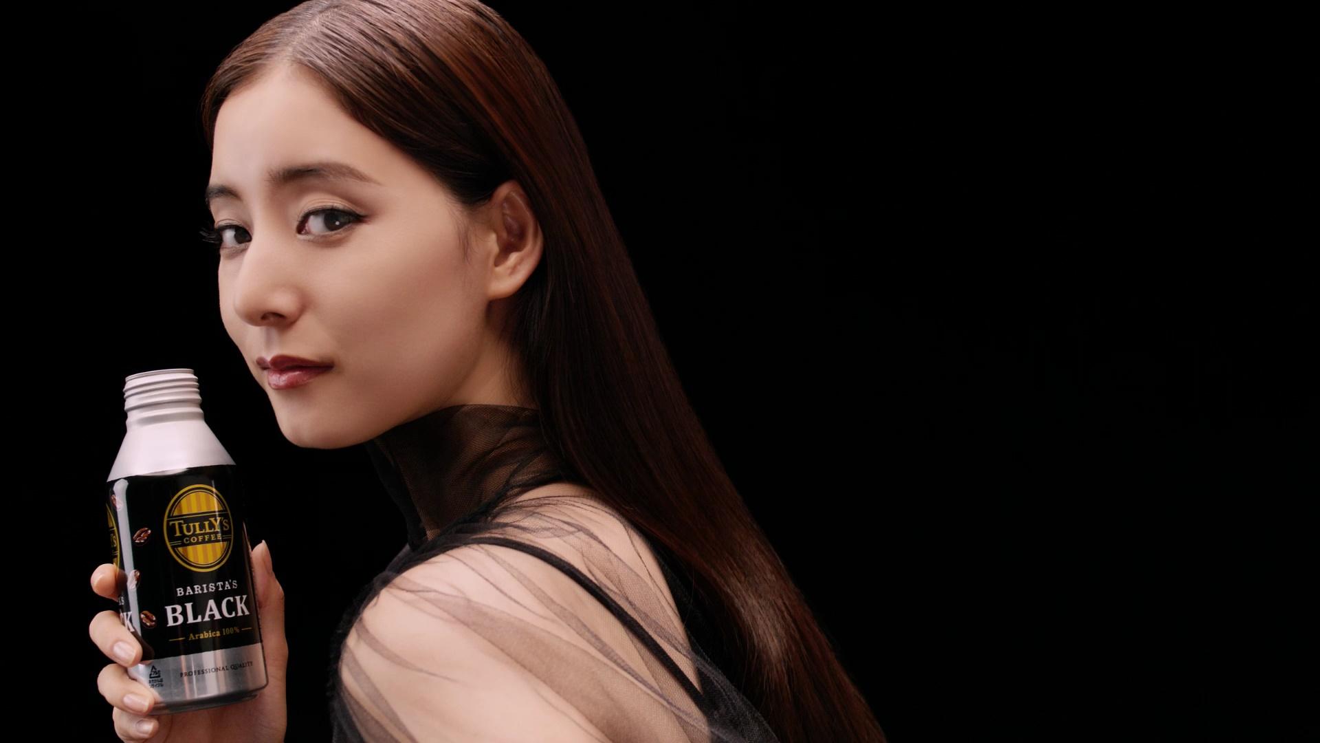 ＜新木優子＞「タリーズ」新CMで2変化 透け感黒のワンピで大人っぽく カジュアルで可愛い表情も（毎日キレイ） - Yahoo!ニュース