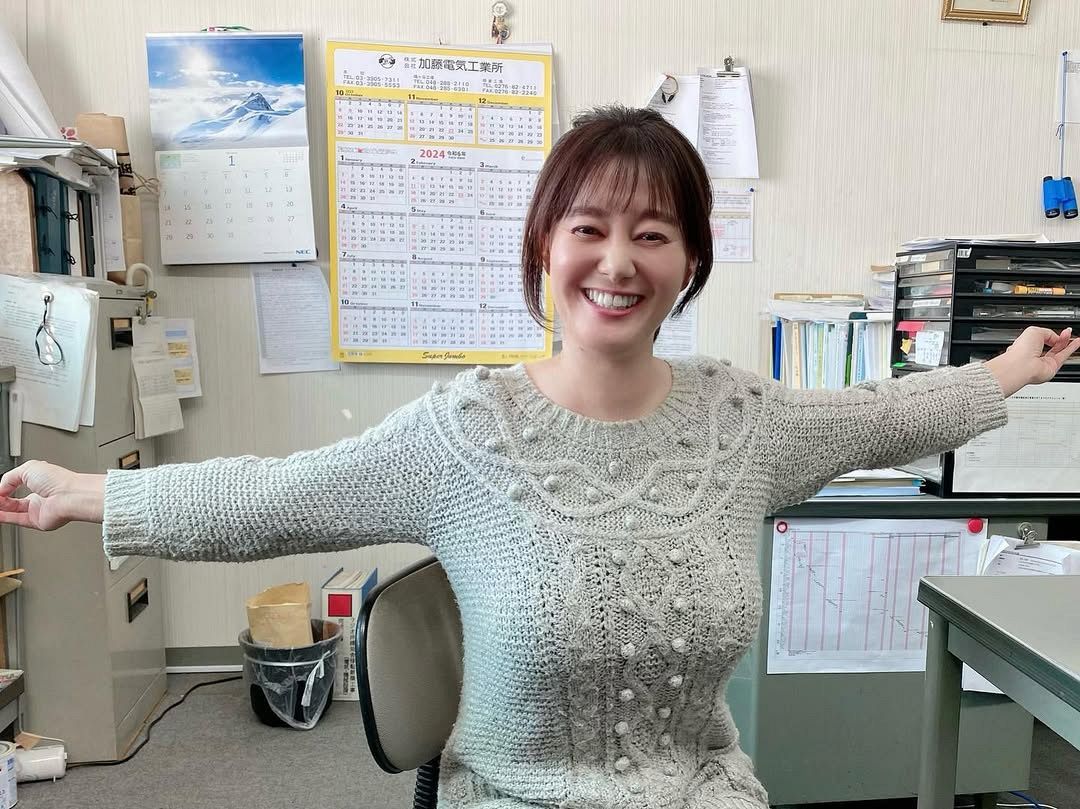 元NHK沖縄43歳アナウンサー、緑の男と〝衝撃〟セーラー服ショット「まだJKいける」「家宝にします」（西スポWEB OTTO！） - Yahoo!ニュース