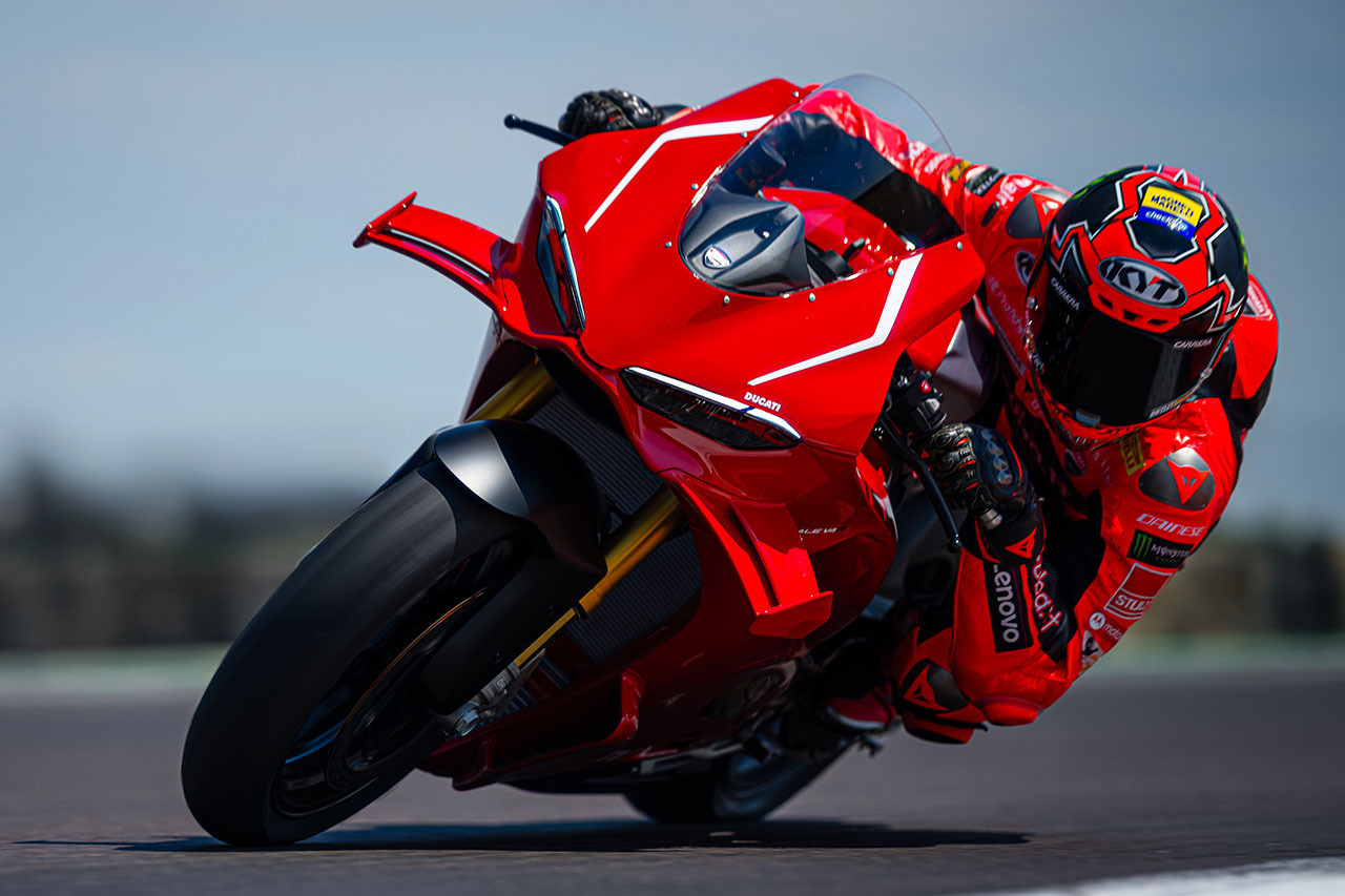 ドゥカティ、新型『パニガーレV4 R』を発表。出力向上に加えウイングやサイドポッドなど専用装備も追加（オートスポーツweb） - Yahoo!ニュース