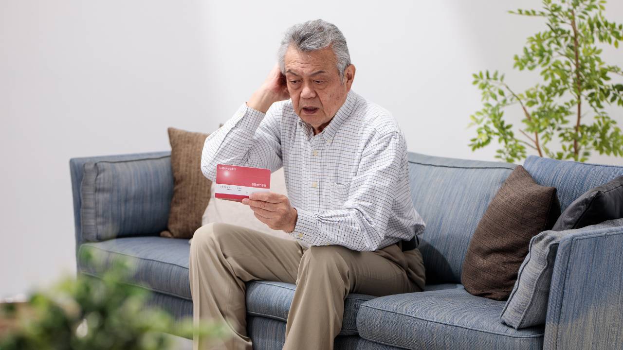 貯金額1億円の65歳元サラリーマン、年金生活突入後に「毎日が地獄です」のワケ【CFPの助言】（THE GOLD ONLINE（ゴールドオンライン）） - Yahoo!ニュース