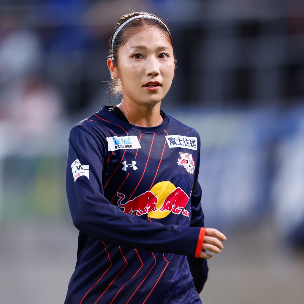 「エクボが可愛い」大宮W・仲田歩夢の最新ショットにドキッ！ オリーブ系でおまかせ「大人な感じ」「オシャレ番長進化してる」（SOCCER DIGEST Web） - Yahoo!ニュース