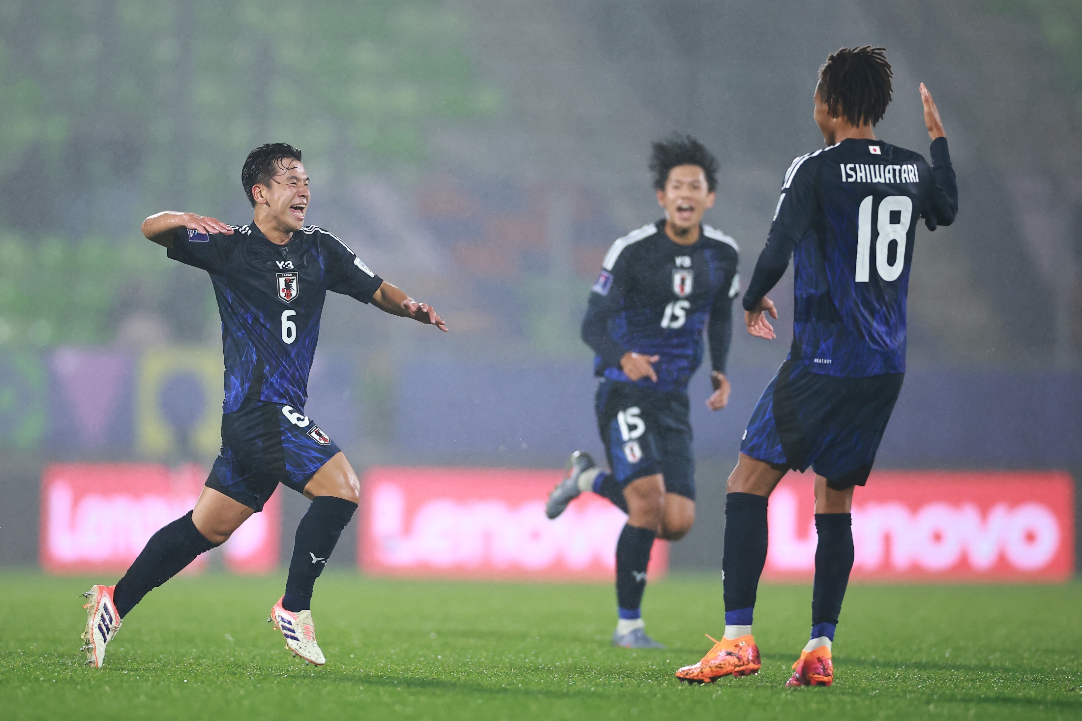 小倉の鮮烈ミドル！ 石井の技巧！ 日本、強し！ 攻守にスキなくニュージーランドに3−0快勝！ GS3連勝でグループAを首位通過 U20W杯（サッカーマガジンWeb） - Yahoo!ニュース