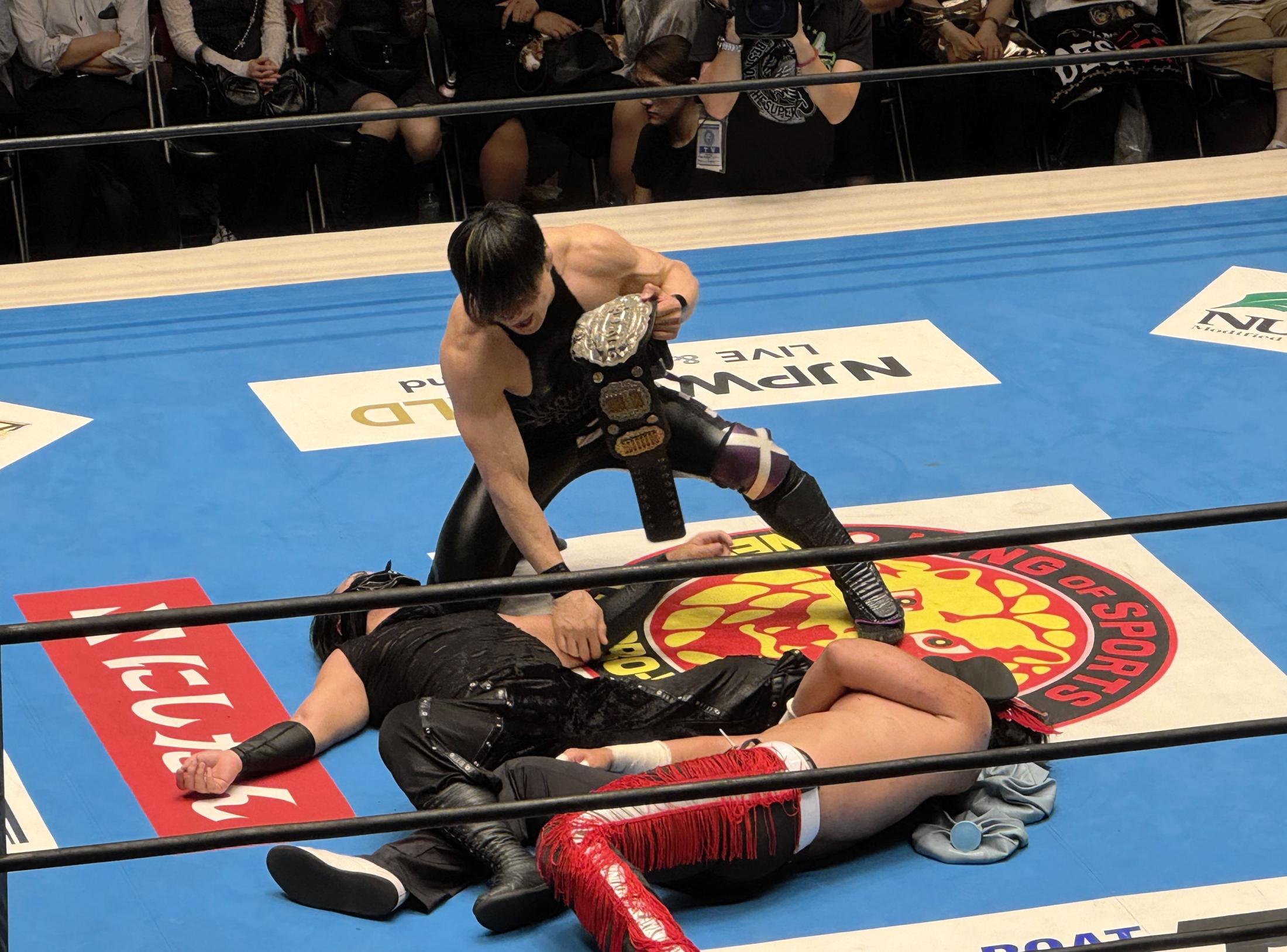 「帰れ！」新日本メインでまさかの不透明決着に怒号 HOTの無法ファイトで“失神KO”デスペラードが9カ月ぶりIWGPジュニア王座陥落（デイリースポーツ） - Yahoo!ニュース