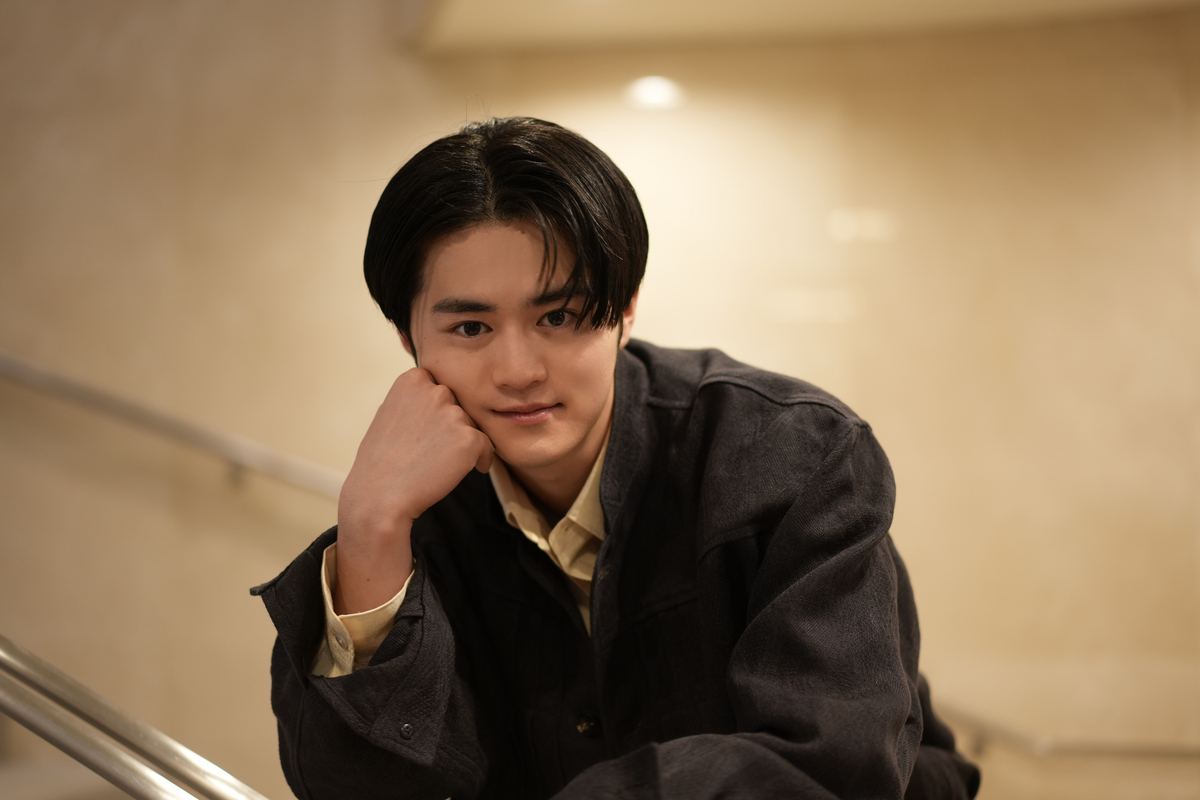 舞台初出演の鈴鹿央士、名だたる共演者の名前を見て「我ながら挑戦者だなと思いました」（HOMINIS（ホミニス）） - Yahoo!ニュース