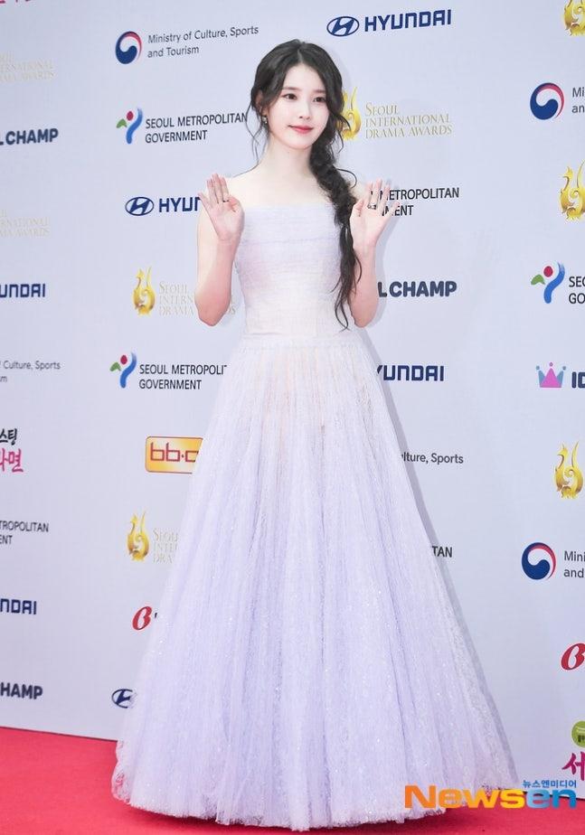 IU、新ドラマ「21世紀の大君夫人」スタッフに秋夕のプレゼント…豪華な内容が話題（Kstyle） - Yahoo!ニュース