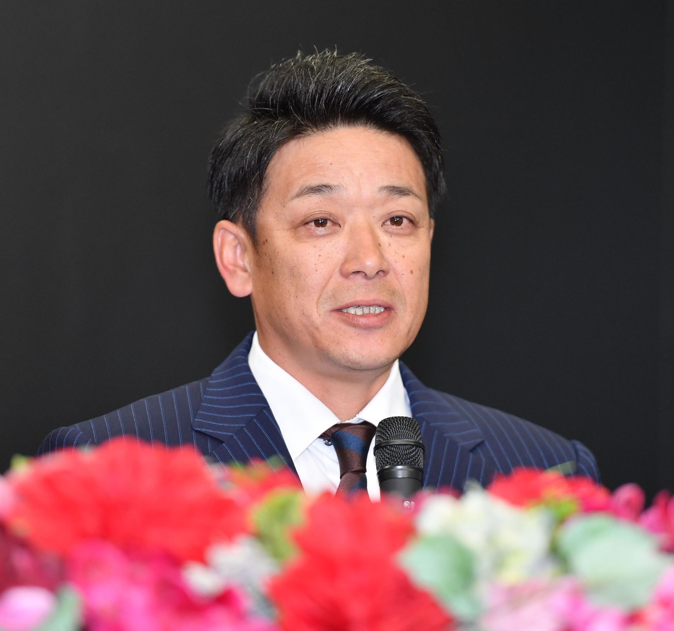 ロッテ サブロー新監督が就任会見「甘さを取り除いて厳しい練習を」目指すスタイルは「守り勝つ野球、粘りのある攻撃とうまい走塁」（デイリースポーツ） - Yahoo!ニュース