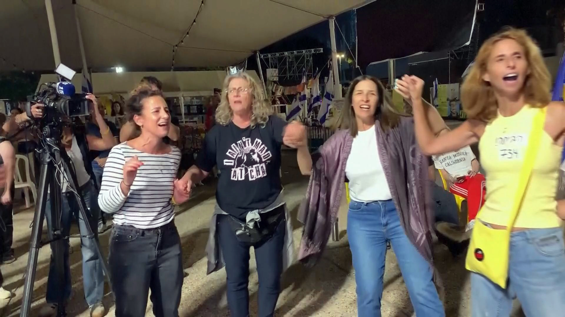 和平計画の「第一段階」に合意 歓び合う人質家族と支持者ら（AP通信） - Yahoo!ニュース