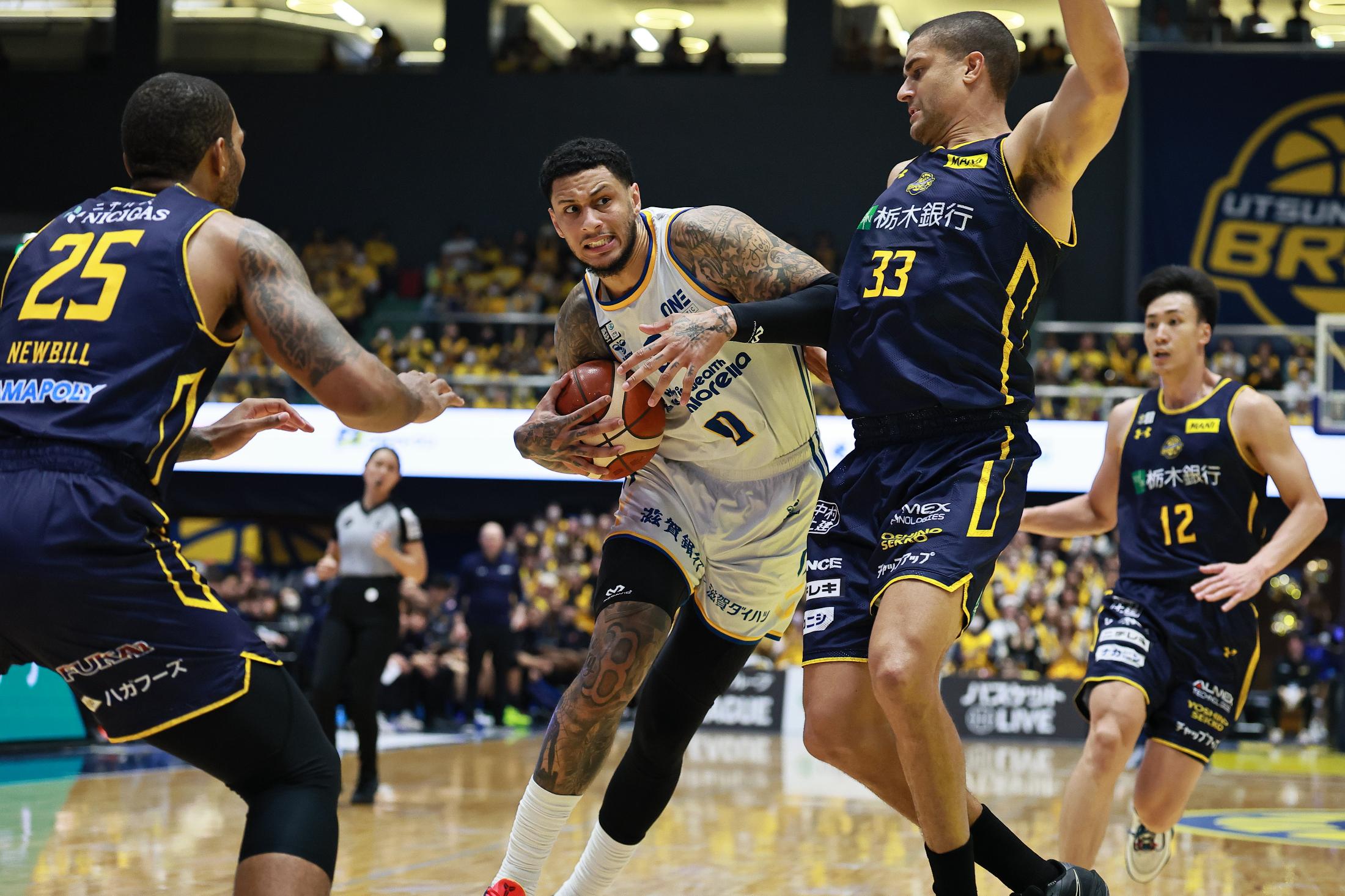 【B1ピックアップマッチ】滋賀が宇都宮に逆転勝利…第4Qの28得点で昨季王者を下す｜Bリーグ（DAZN News） - Yahoo!ニュース