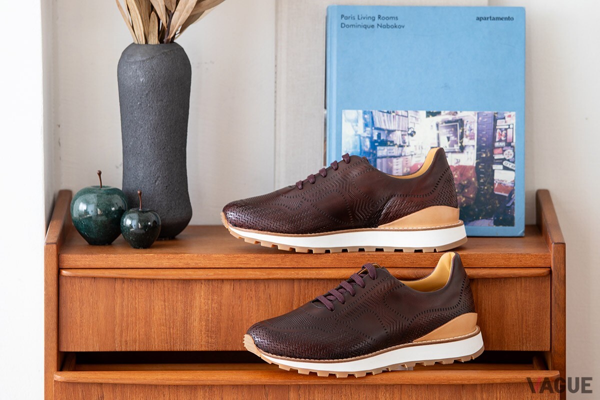 革靴とスニーカーの“いいとこ取り”――だけどイタリア発レザーブランドの実力がわかる秋冬新作コレクションが登場（VAGUE） - Yahoo!ニュース